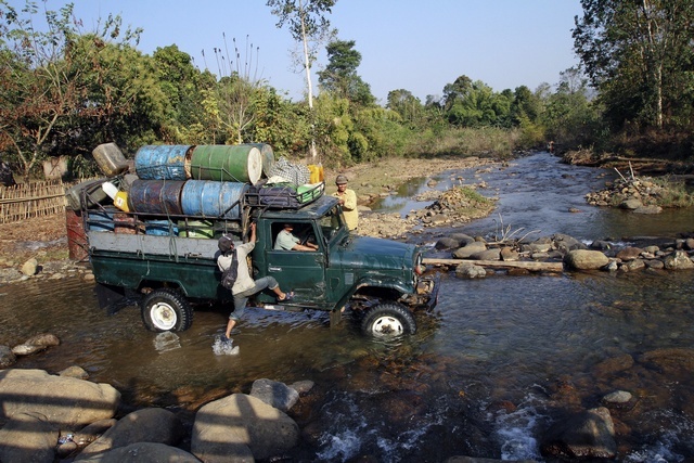 After being displaced by war, residents relocate amid flooding- DVB