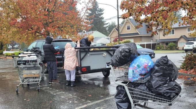 Burmese-Canadians in British Columbia raise funds for Burma by selling ...
