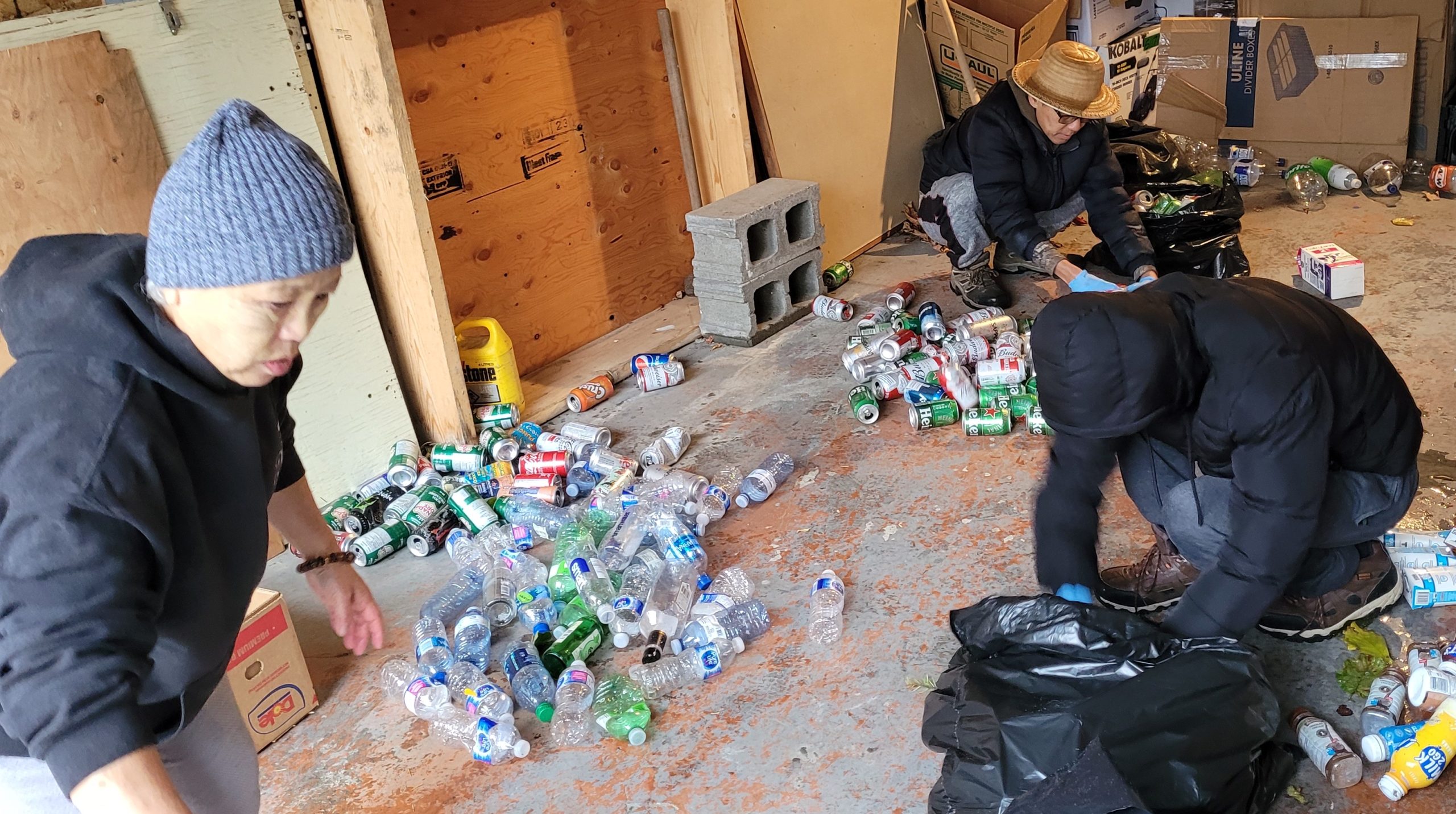 Burmese-Canadians in British Columbia raise funds for Burma by selling ...